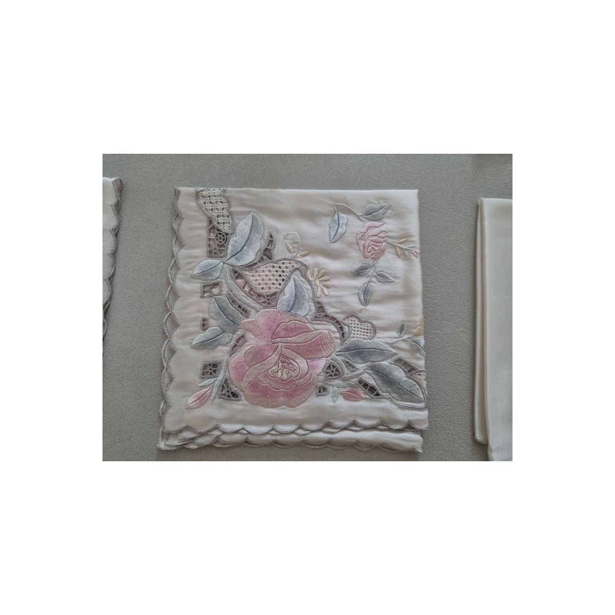 Museale set 6 fazzoletti in purissima seta con ricamo interamente a mano