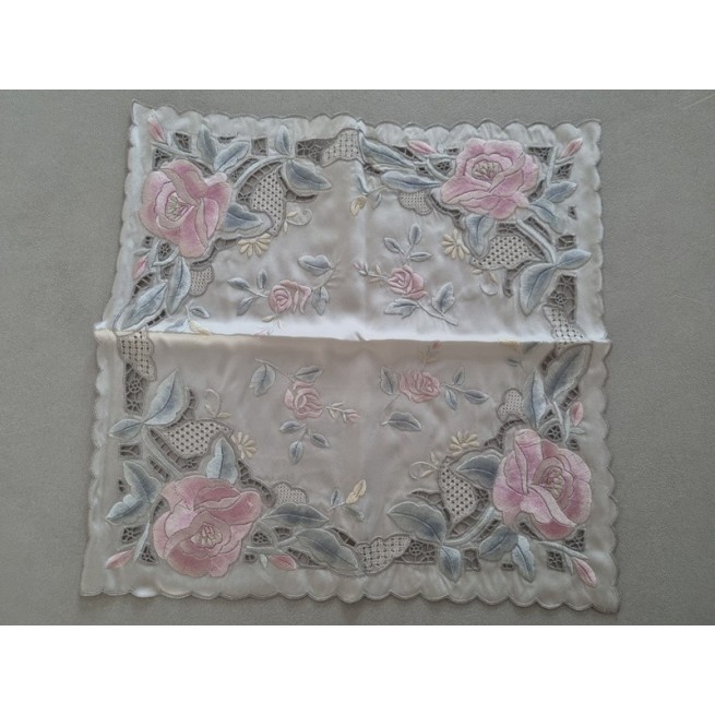 Museale set 6 fazzoletti in purissima seta con ricamo interamente a mano