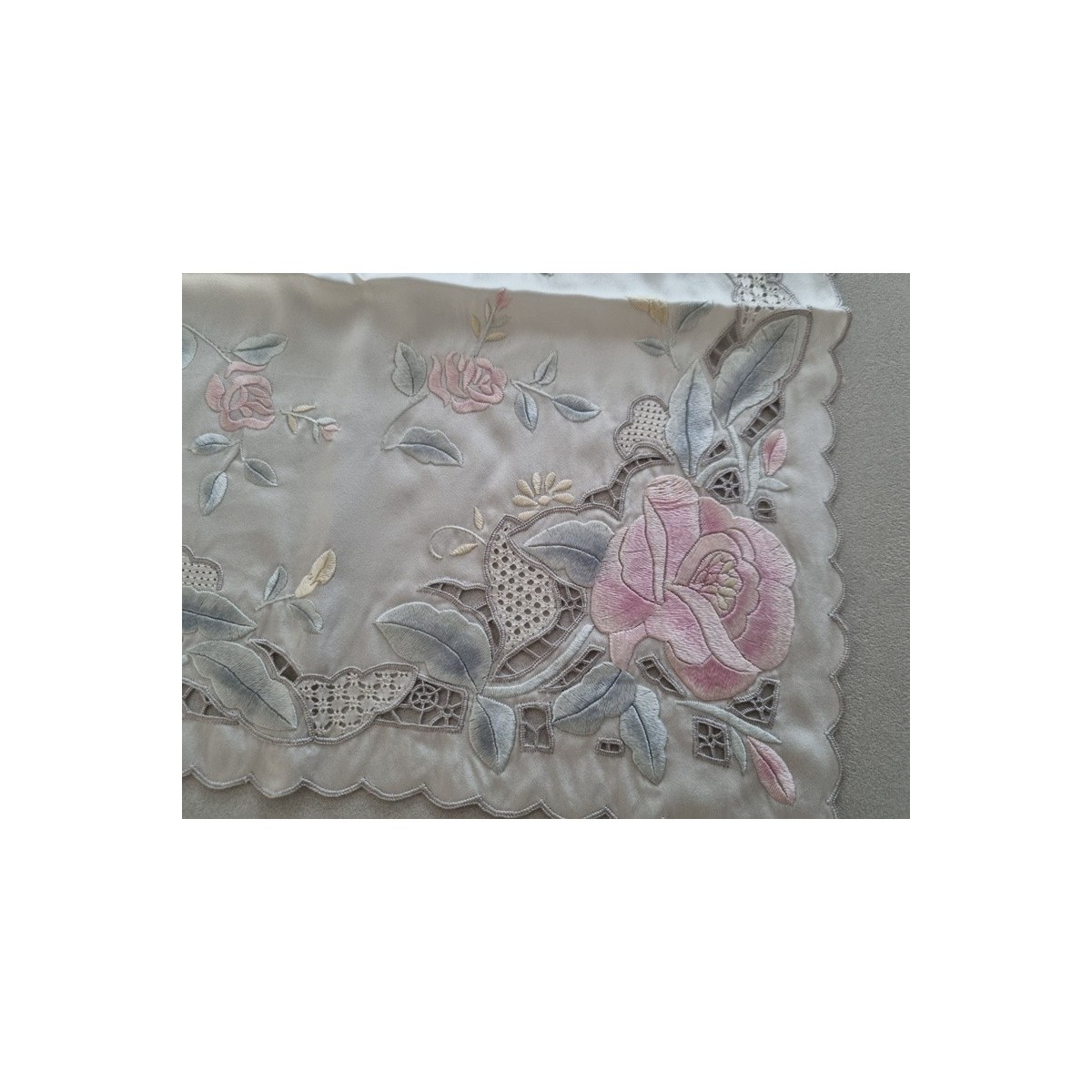 Museale set 6 fazzoletti in purissima seta con ricamo interamente a mano