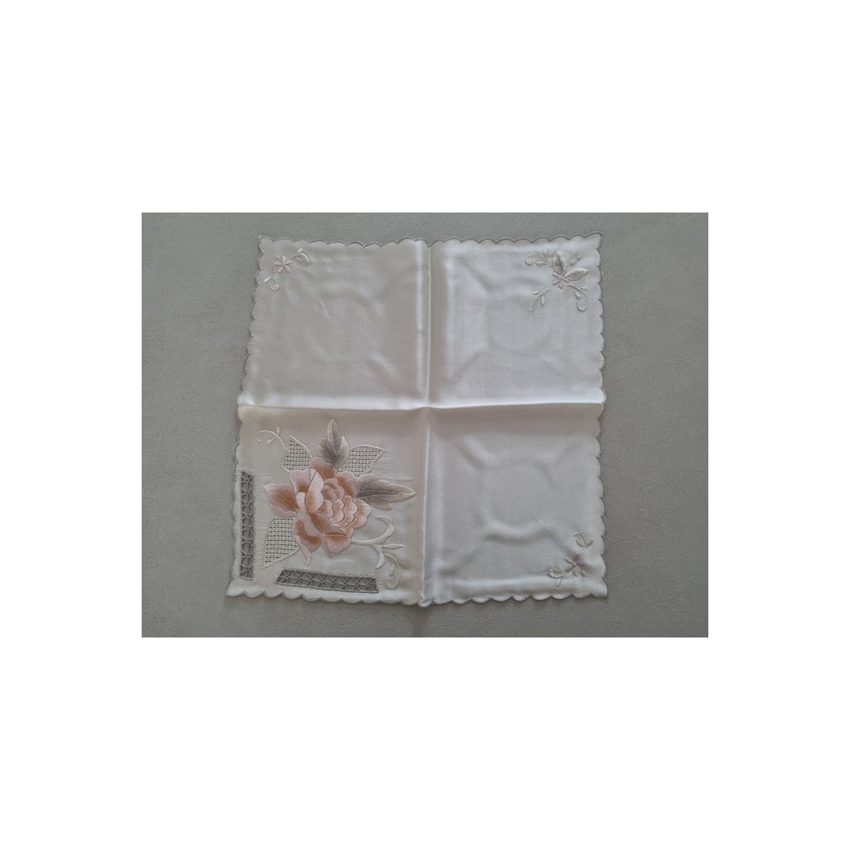 Museale set 6 fazzoletti in purissima seta con ricamo interamente a mano