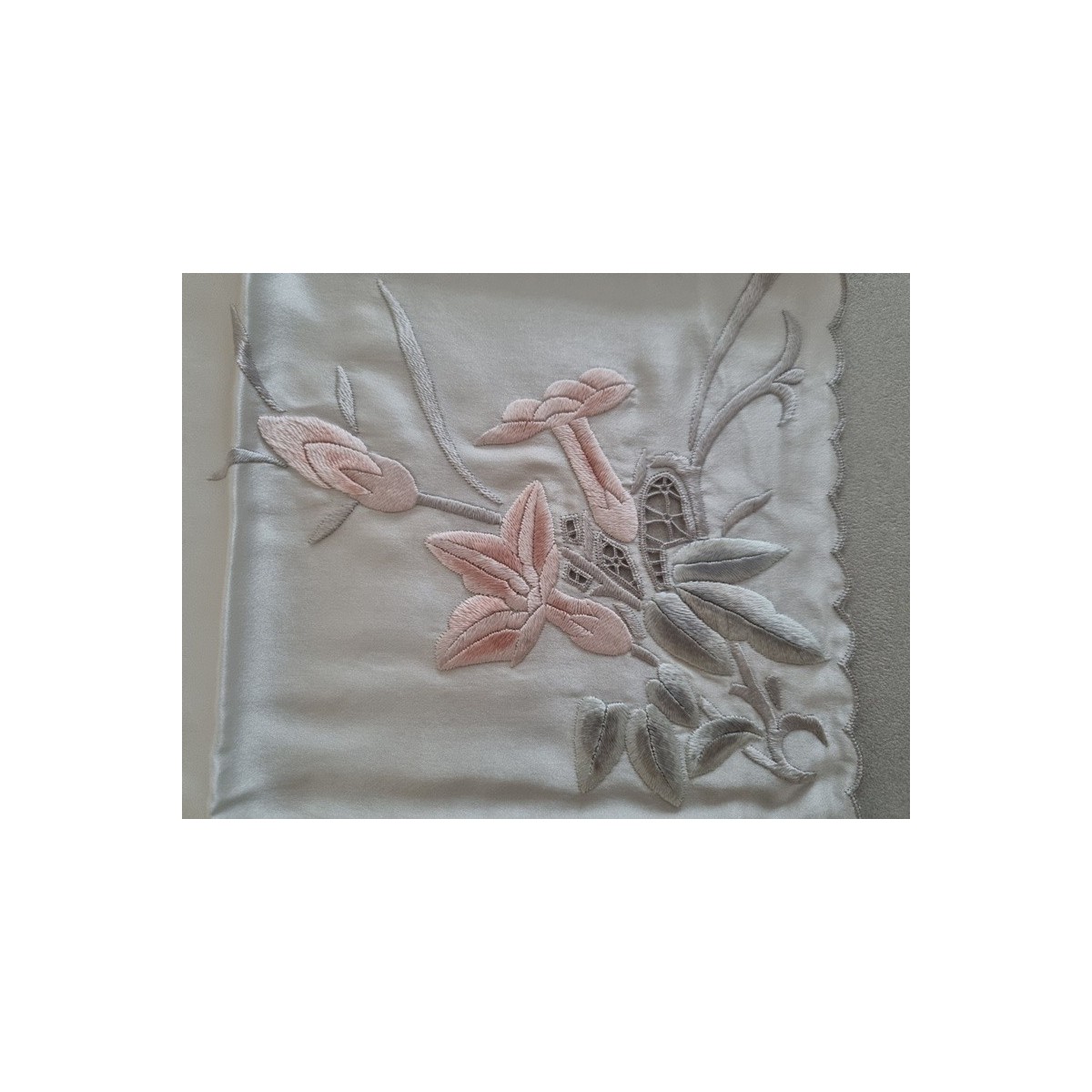 Museale set 6 fazzoletti in purissima seta con ricamo interamente a mano